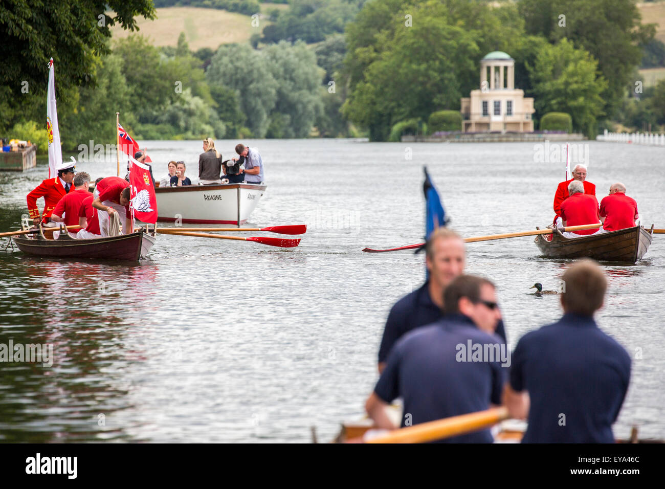 Swan upping bridge hi-res stock photography and images - Alamy