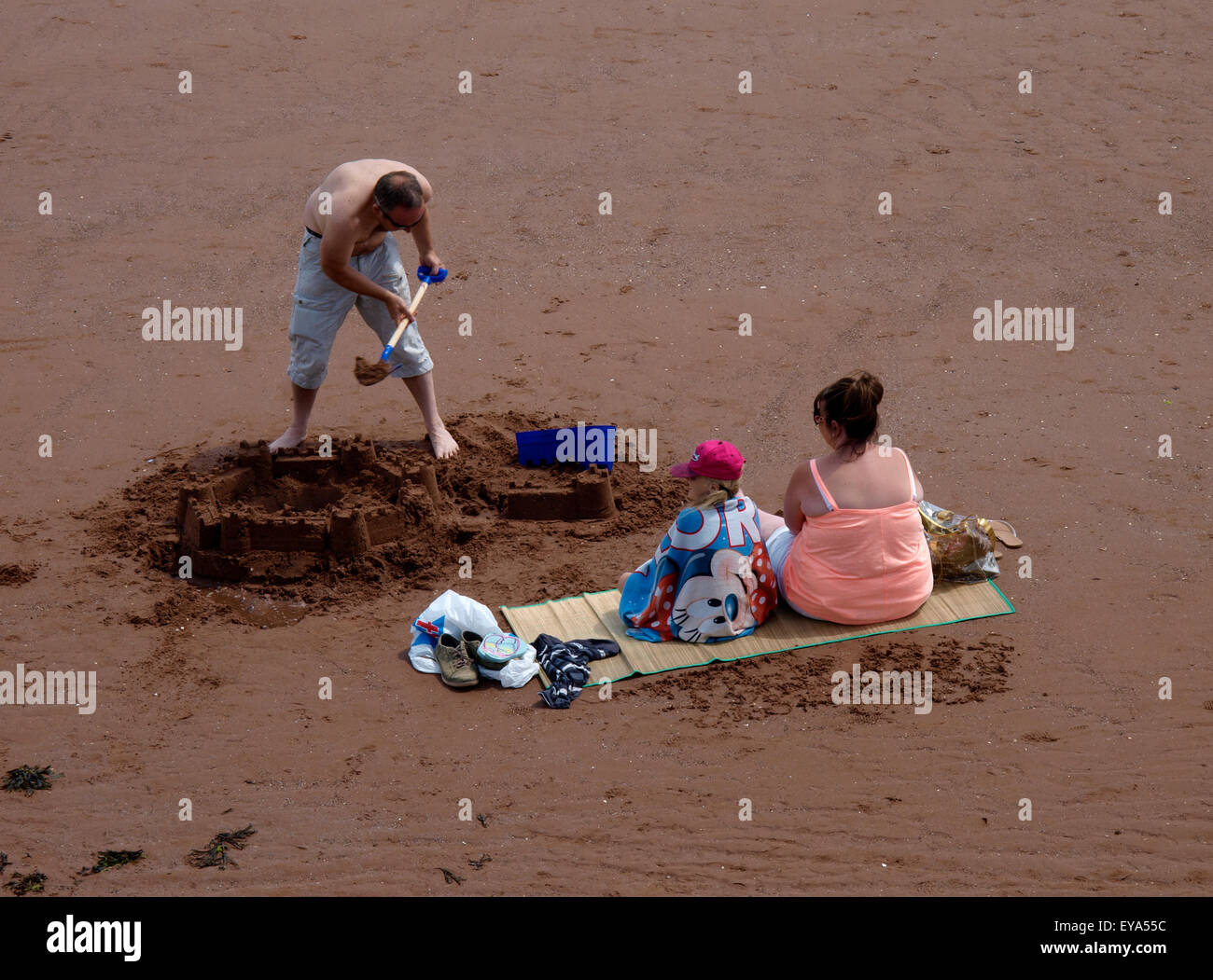 Man watching building hi-res stock photography and images - Alamy