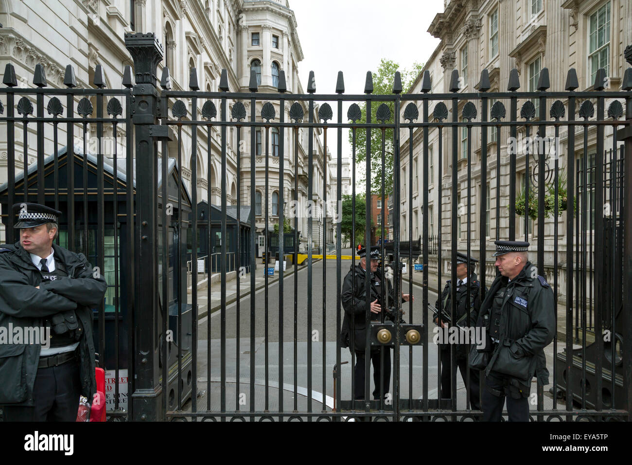London, Great Britain, police in front of the entrance to 10 Downing ...