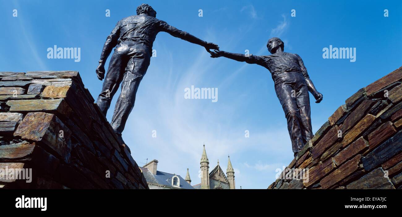Statue derry hi-res stock photography and images - Alamy