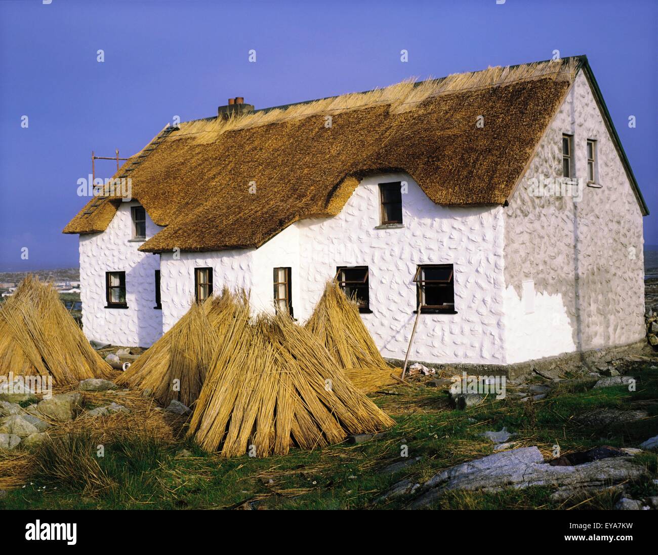 Traditional Thatching, Connemara Stock Photo - Alamy