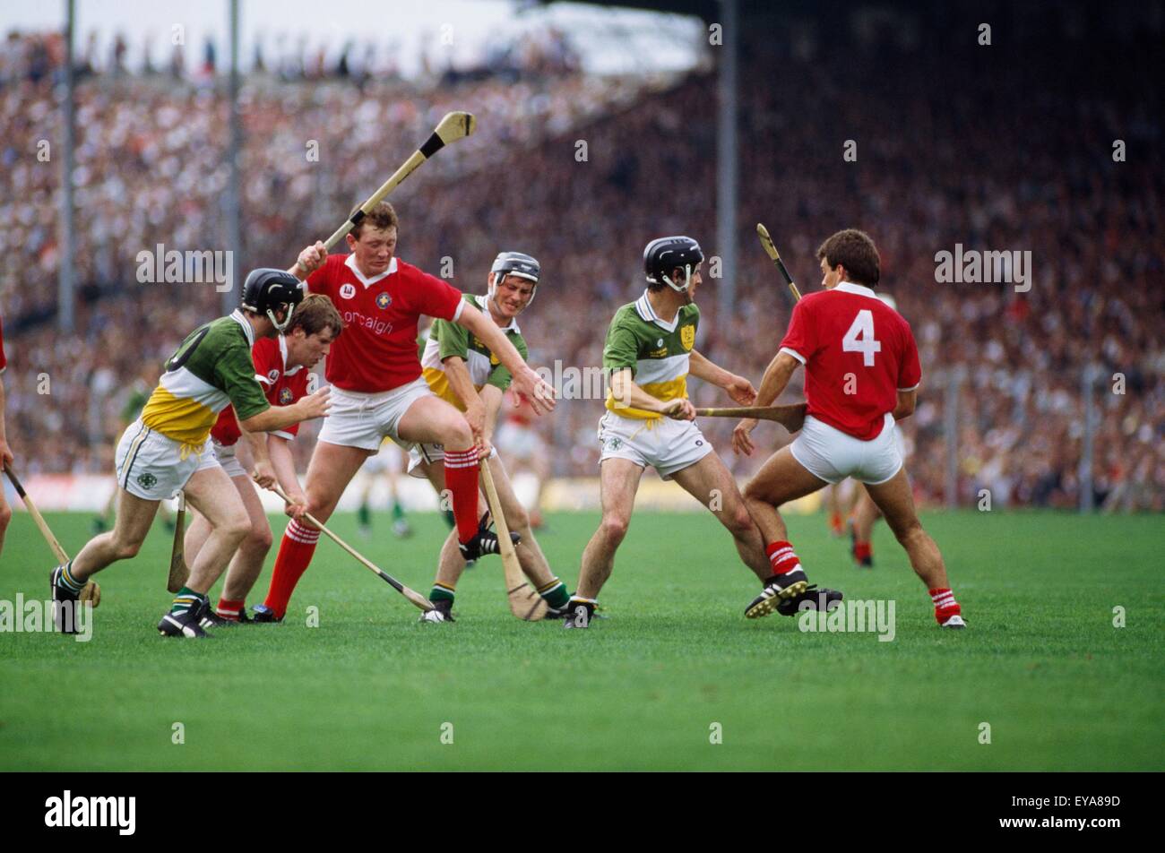 Hurling the ball hi-res stock photography and images - Alamy
