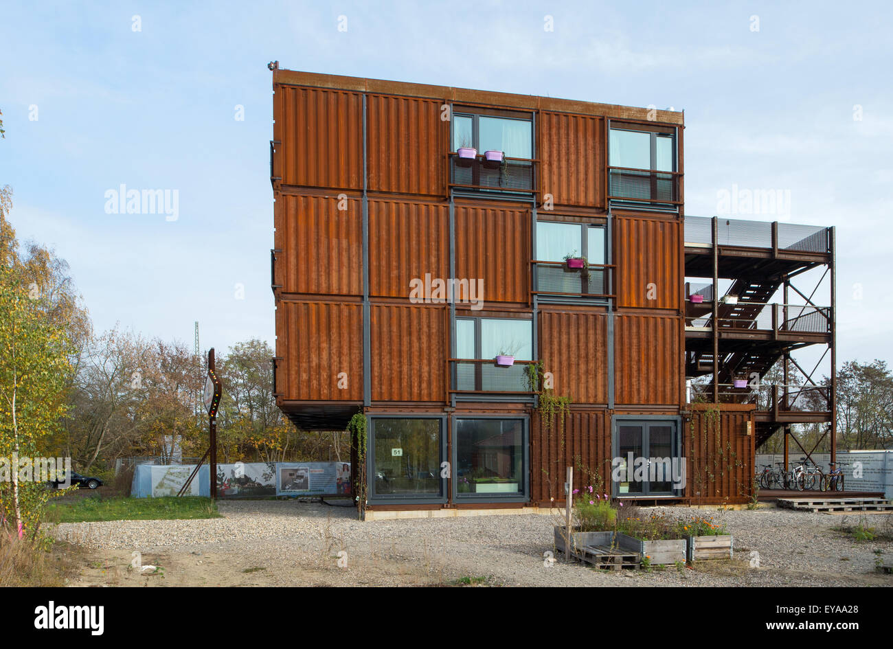 Berlin residential container hi-res stock photography and images - Alamy