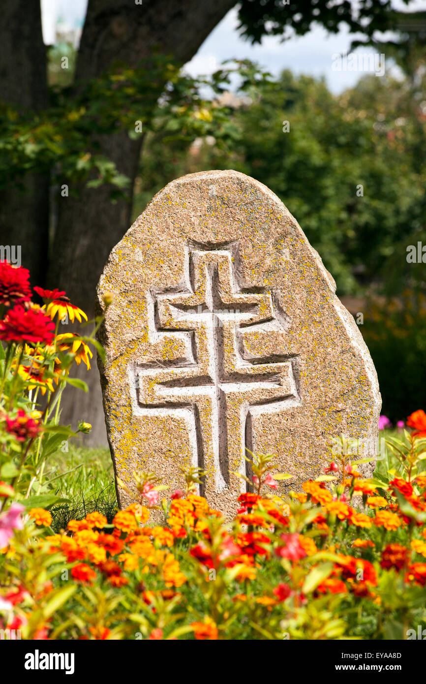 Stone monument ornate cross hi-res stock photography and images - Alamy