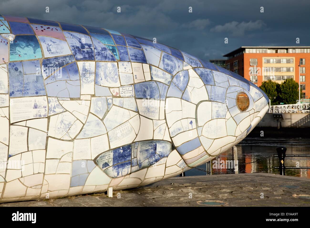Ceramic fish sculpture hi-res stock photography and images - Alamy