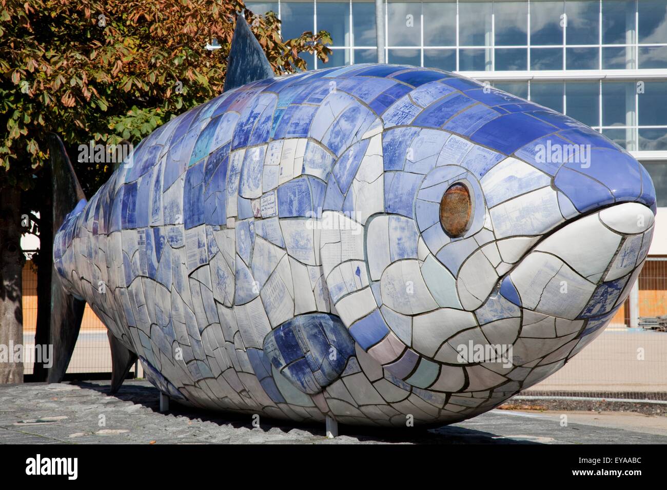 Ceramic fish sculpture hi-res stock photography and images - Alamy
