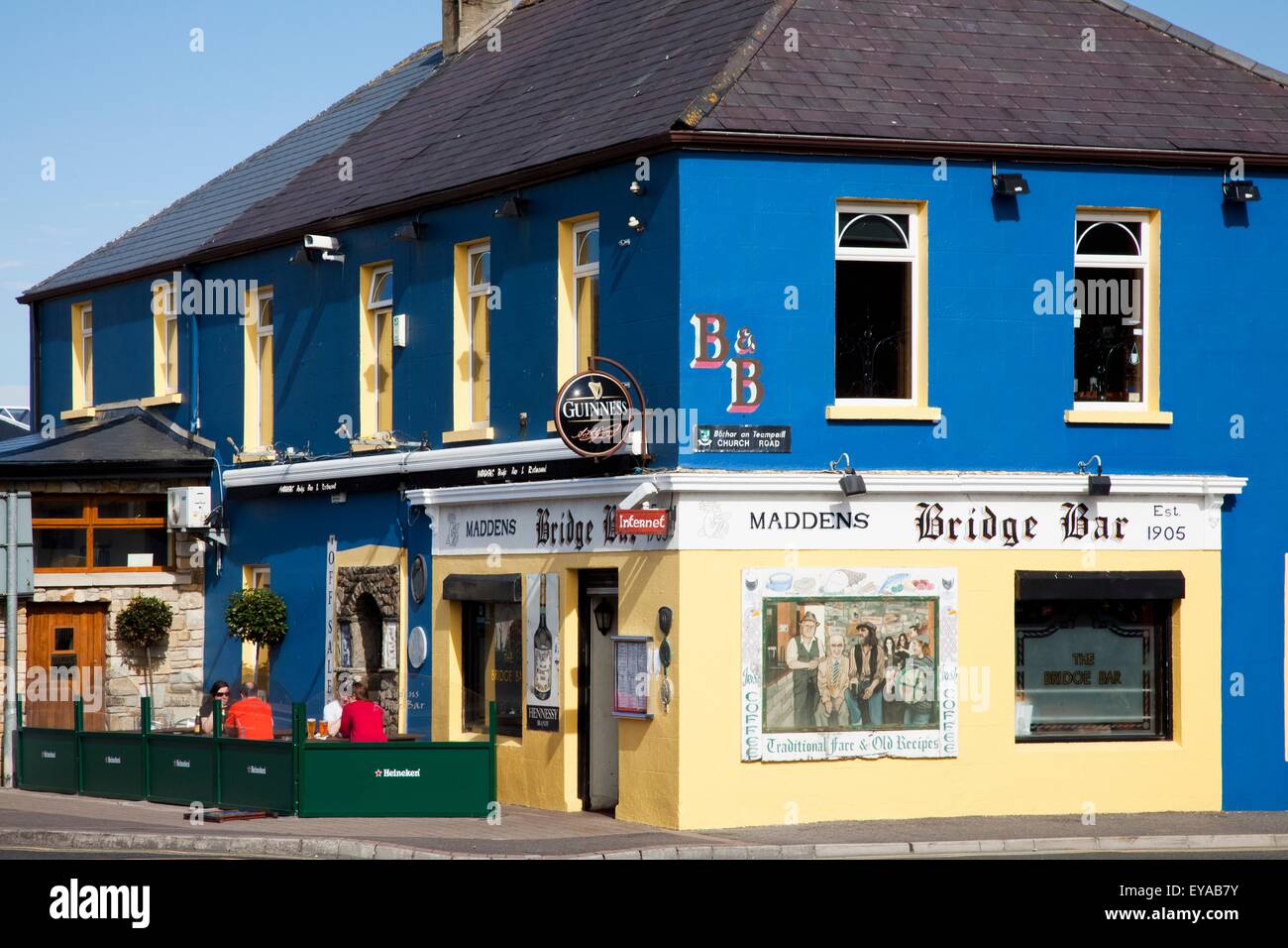 Pub building exterior hi-res stock photography and images - Alamy