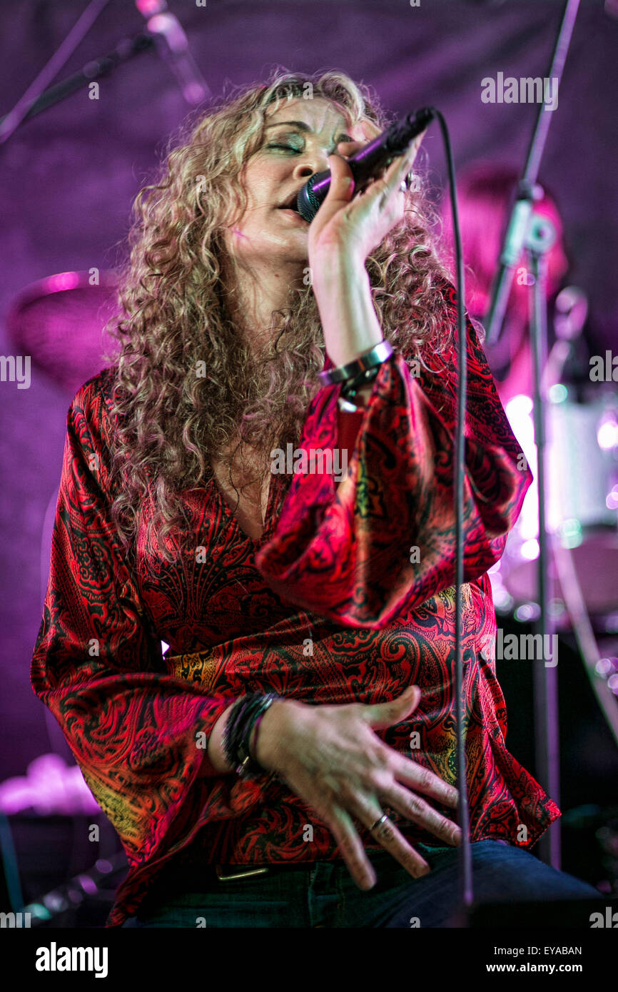 Dana singer hi-res stock photography and images - Alamy