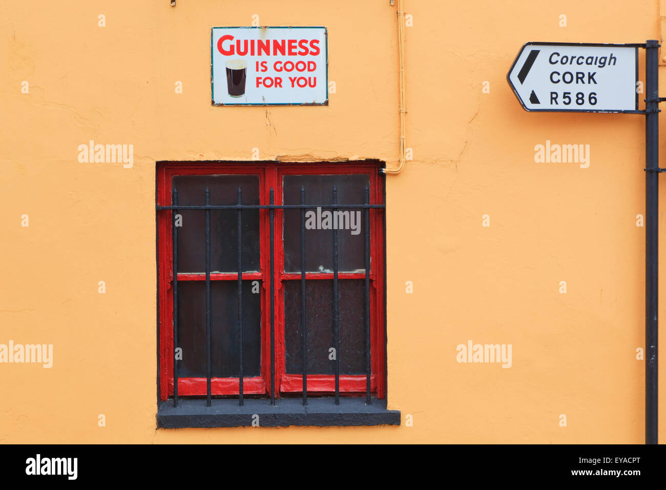 Guinness beer advertisement hi-res stock photography and images - Alamy