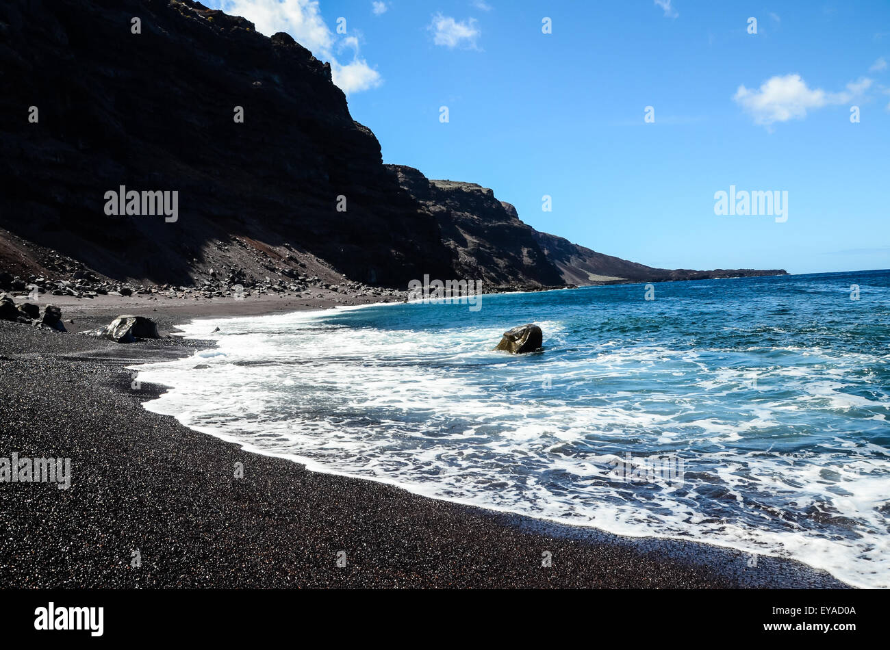 Birdseye view tropical ocean islands hi-res stock photography and ...