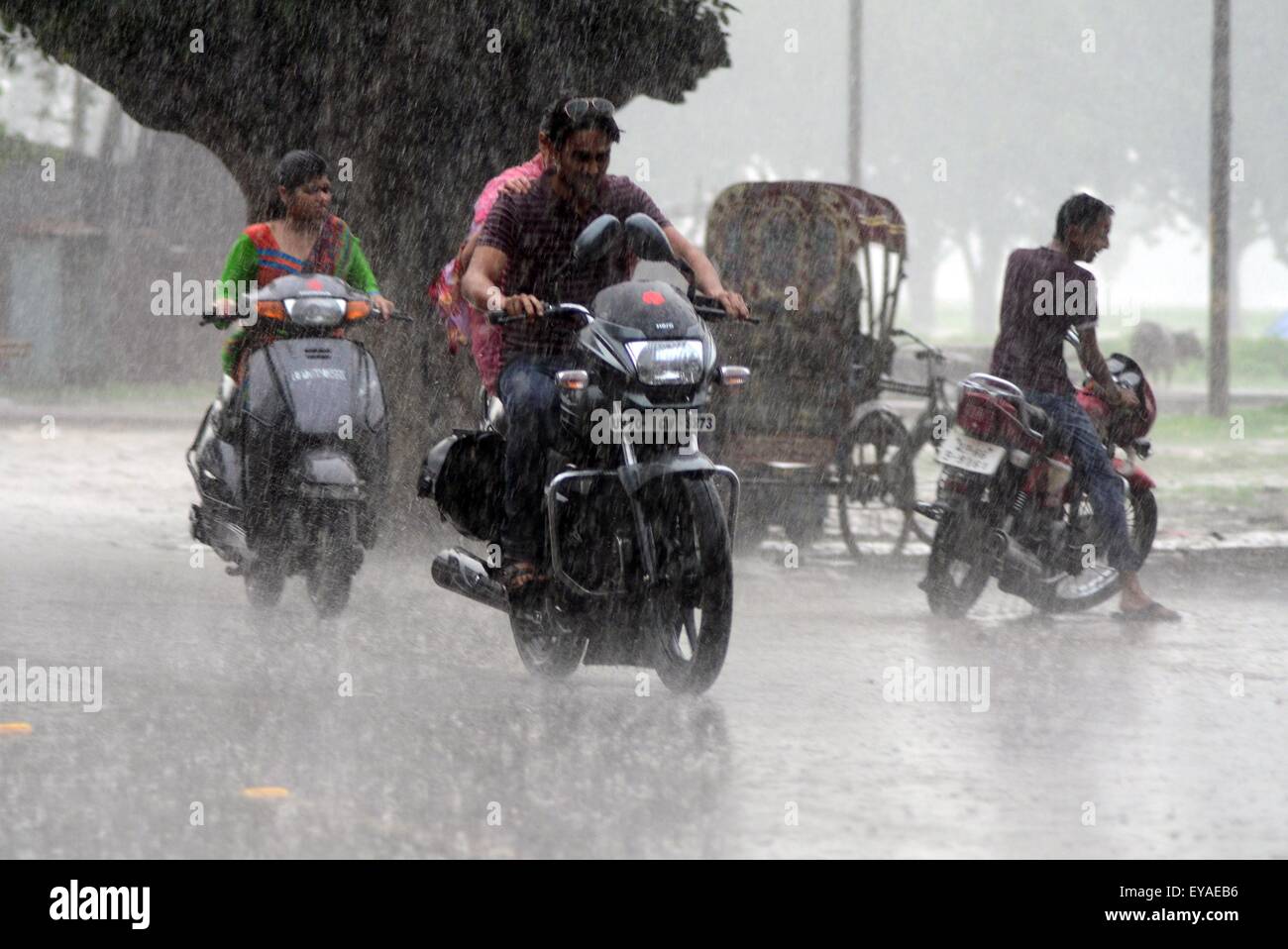 Allahabad, Uttar Pradesh, India. 25th July, 2015. Allahabad: Commuter ...