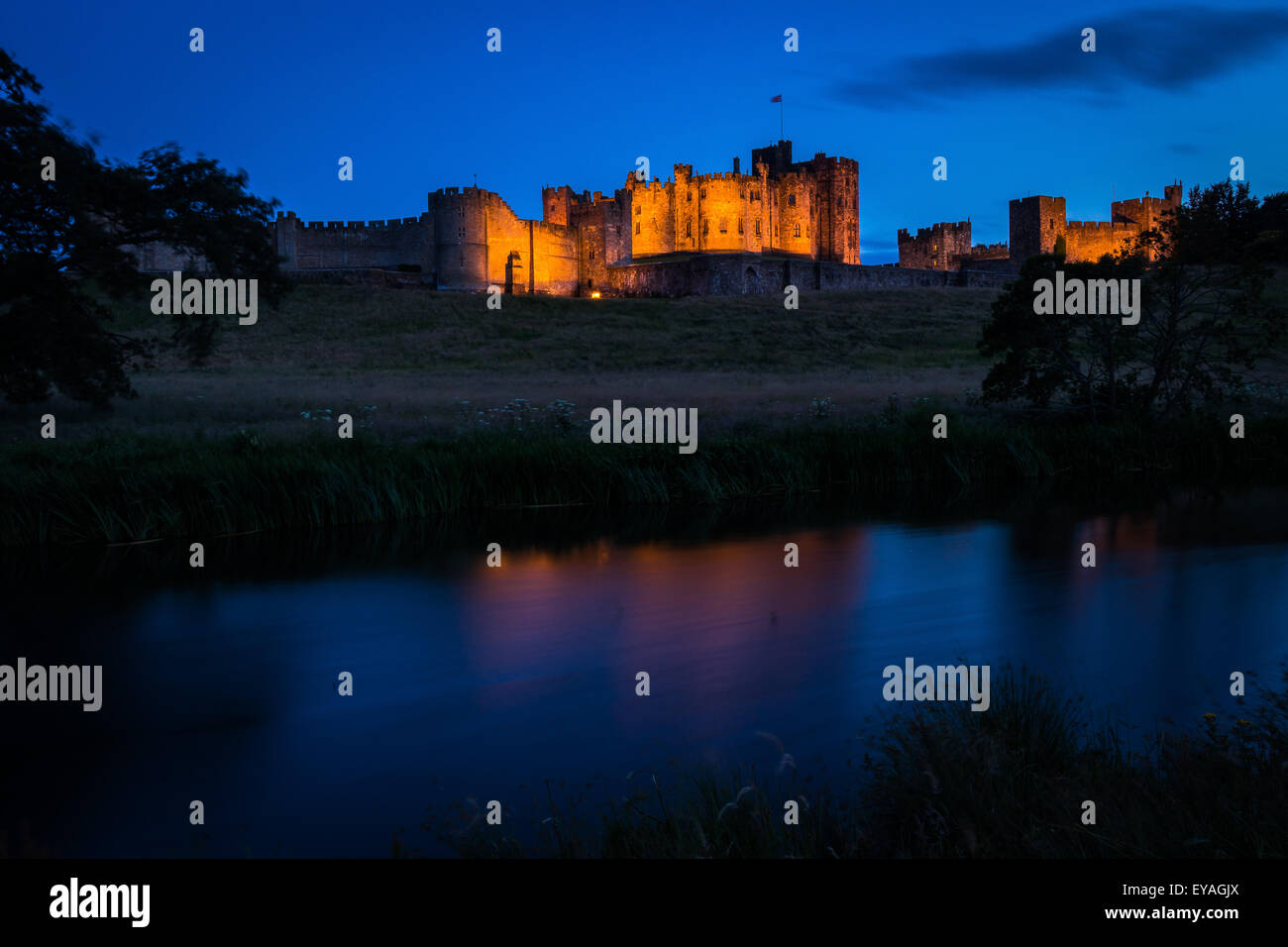 Alnwick castle hi-res stock photography and images - Alamy