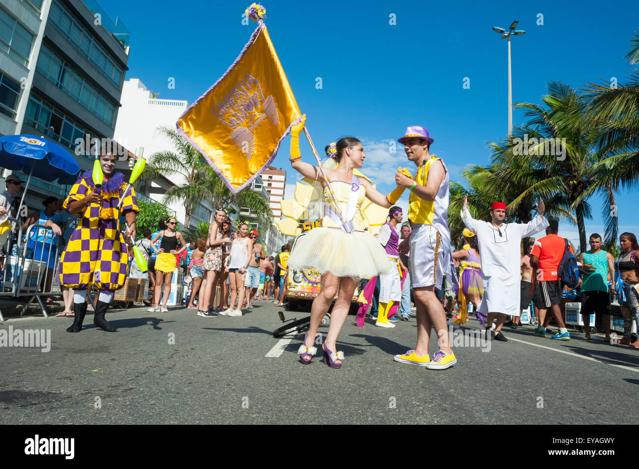 Mestre sala e porta bandeira hi-res stock photography and images - Alamy