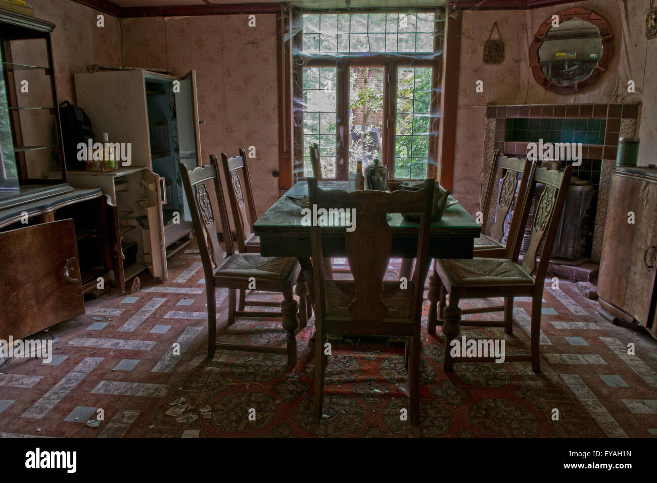 Creepy living room hi-res stock photography and images - Alamy