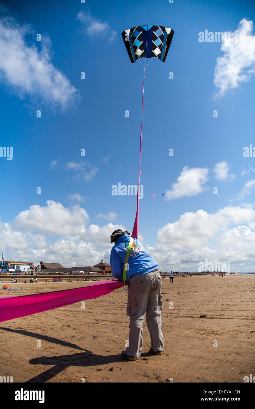 Recovering Long line fabric cloth Kitde at the St Annes Kite Festival ...