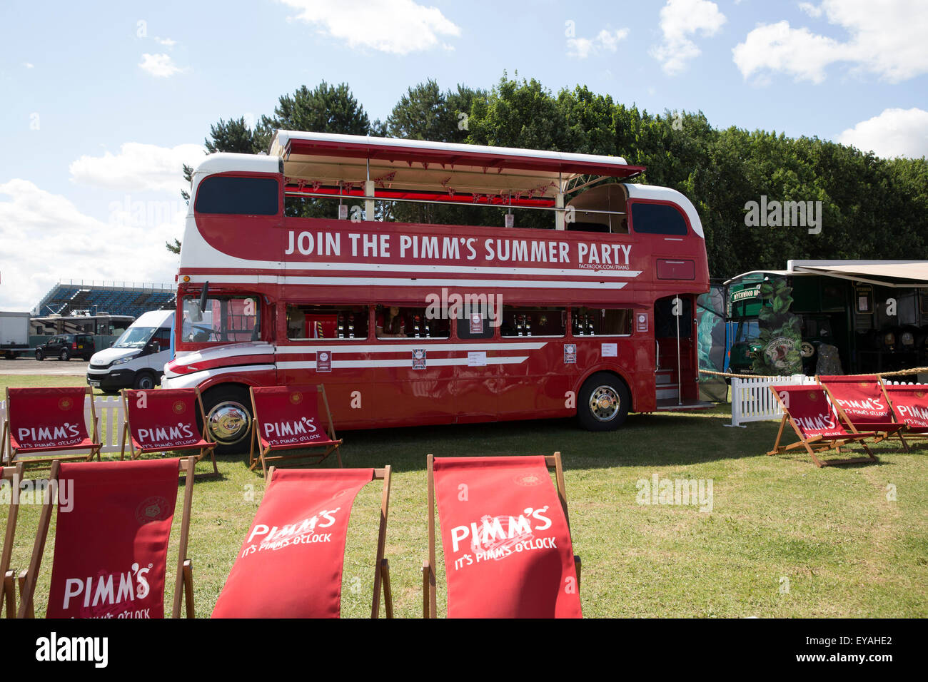 Jaguar cars and bus hi-res stock photography and images - Alamy