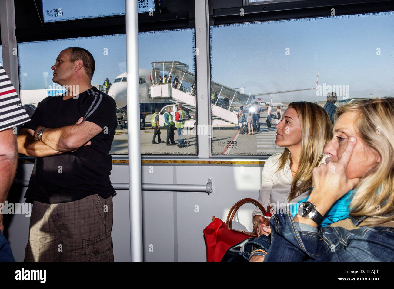 Bus ramp hi-res stock photography and images - Alamy