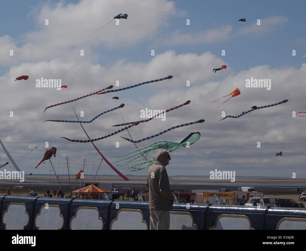 Air kites hi-res stock photography and images - Alamy