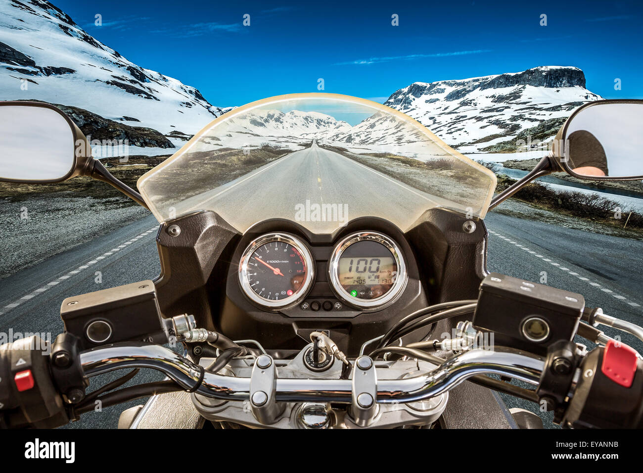 Steel pass road hi-res stock photography and images - Alamy