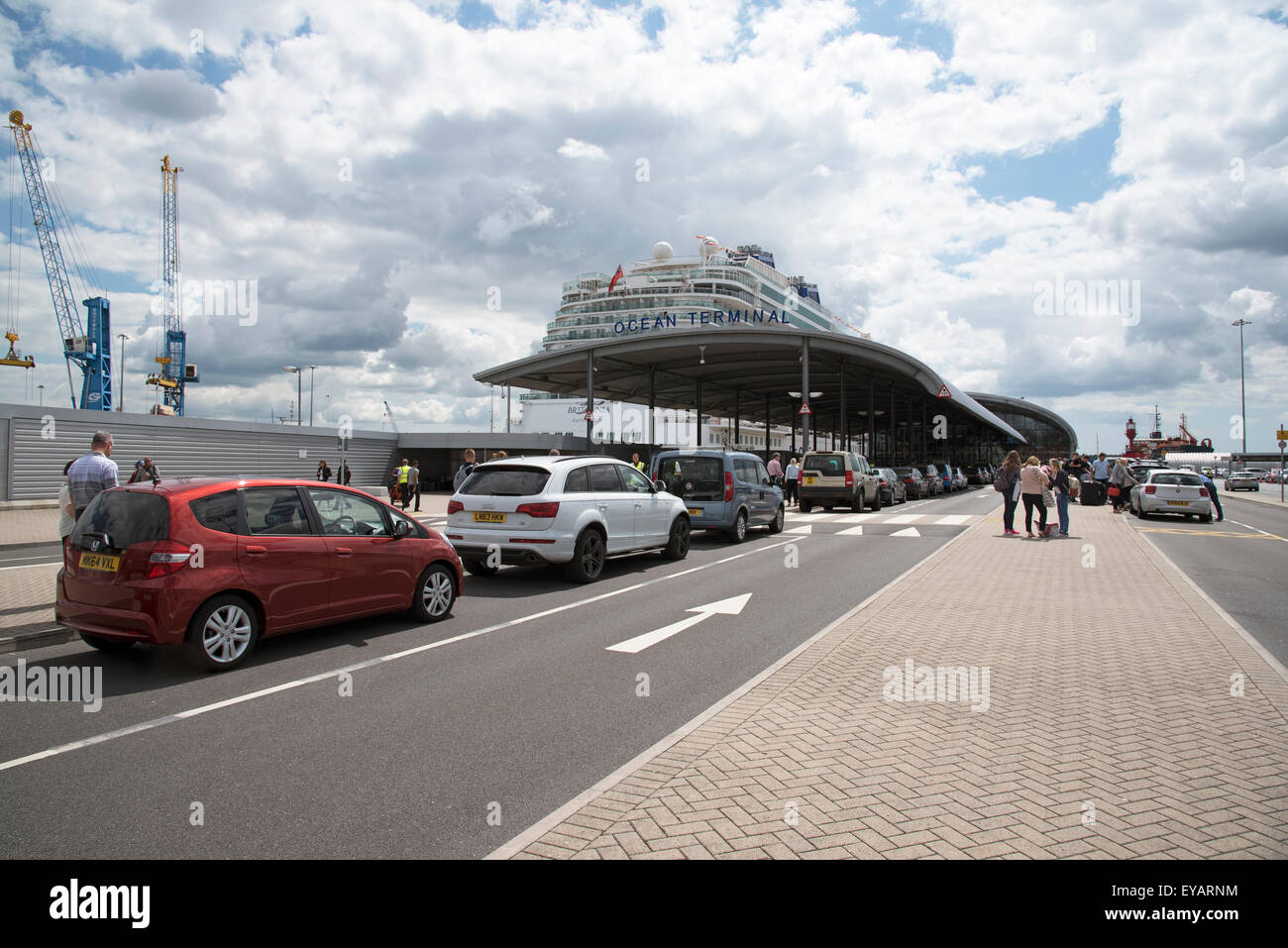 Cruise ship alongside Ocean Terminal and passengers arriving ...