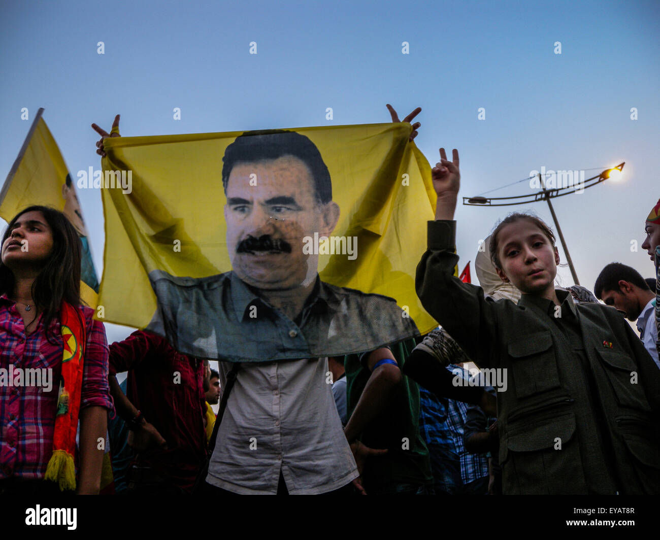 Arbil, Iraq. 25th July, 2015. Female holds the picture of Ojhlan leader ...
