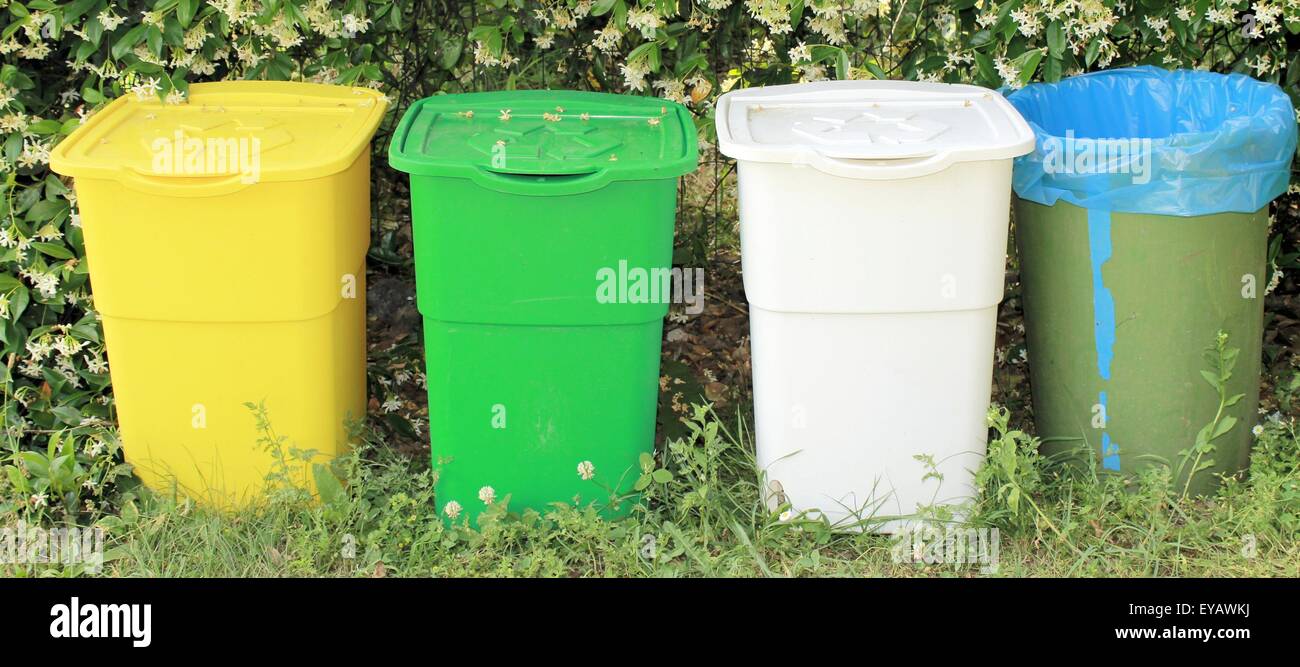 Plastic bottle hedge hi-res stock photography and images - Alamy