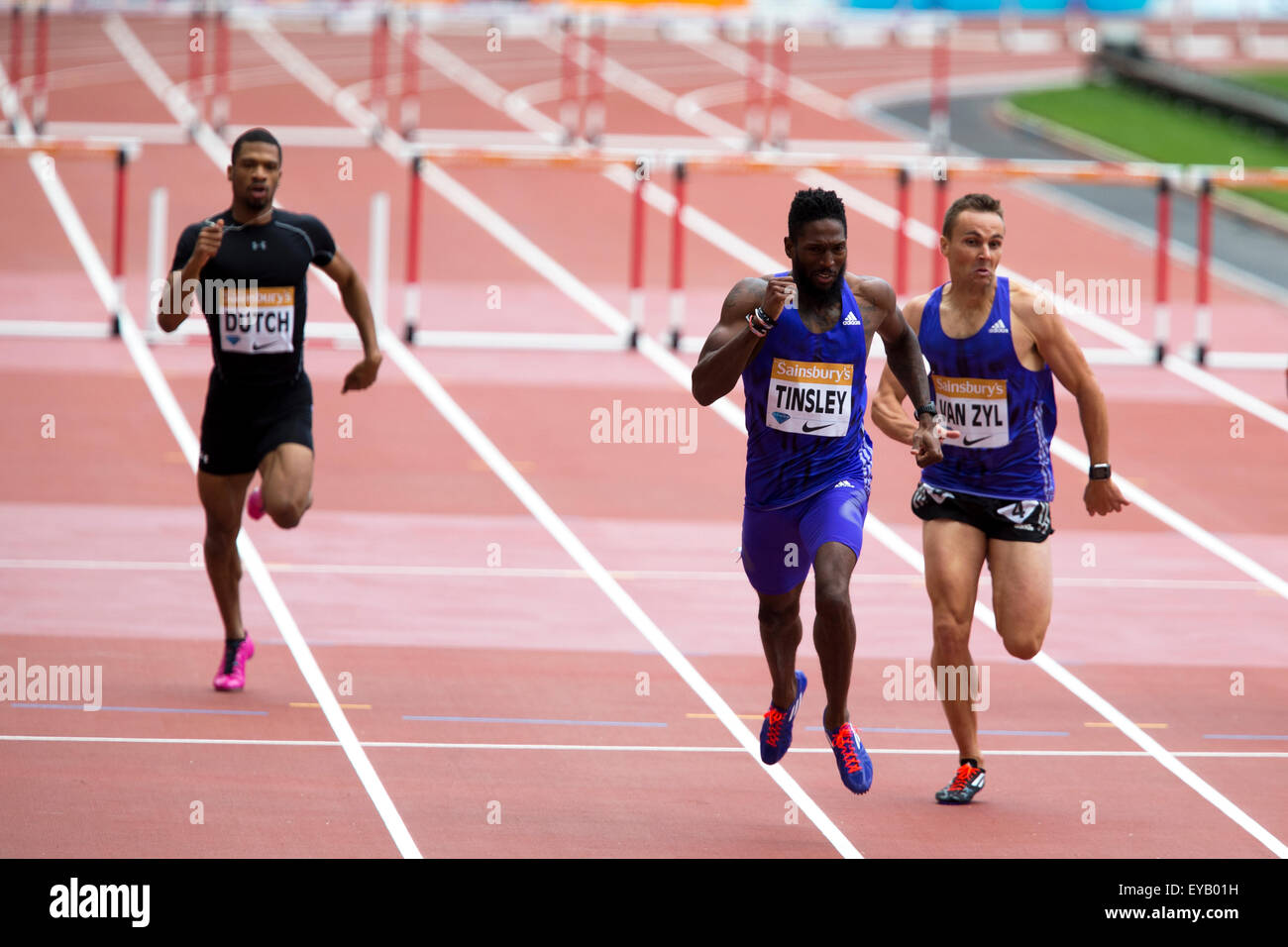 Athlete race 400m sprint finish win hi-res stock photography and images ...