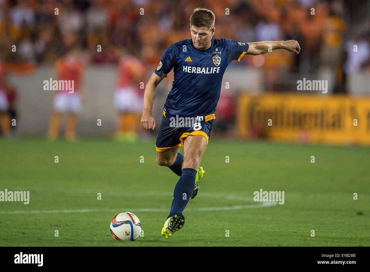 Houston, Texas, USA. 25th July, 2015. Los Angeles Galaxy midfielder ...