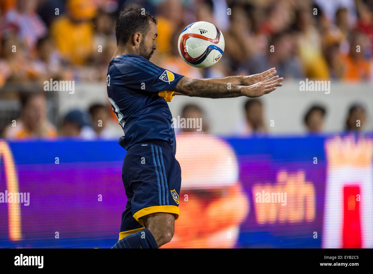 Houston, Texas, USA. 25th July, 2015. Los Angeles Galaxy midfielder ...