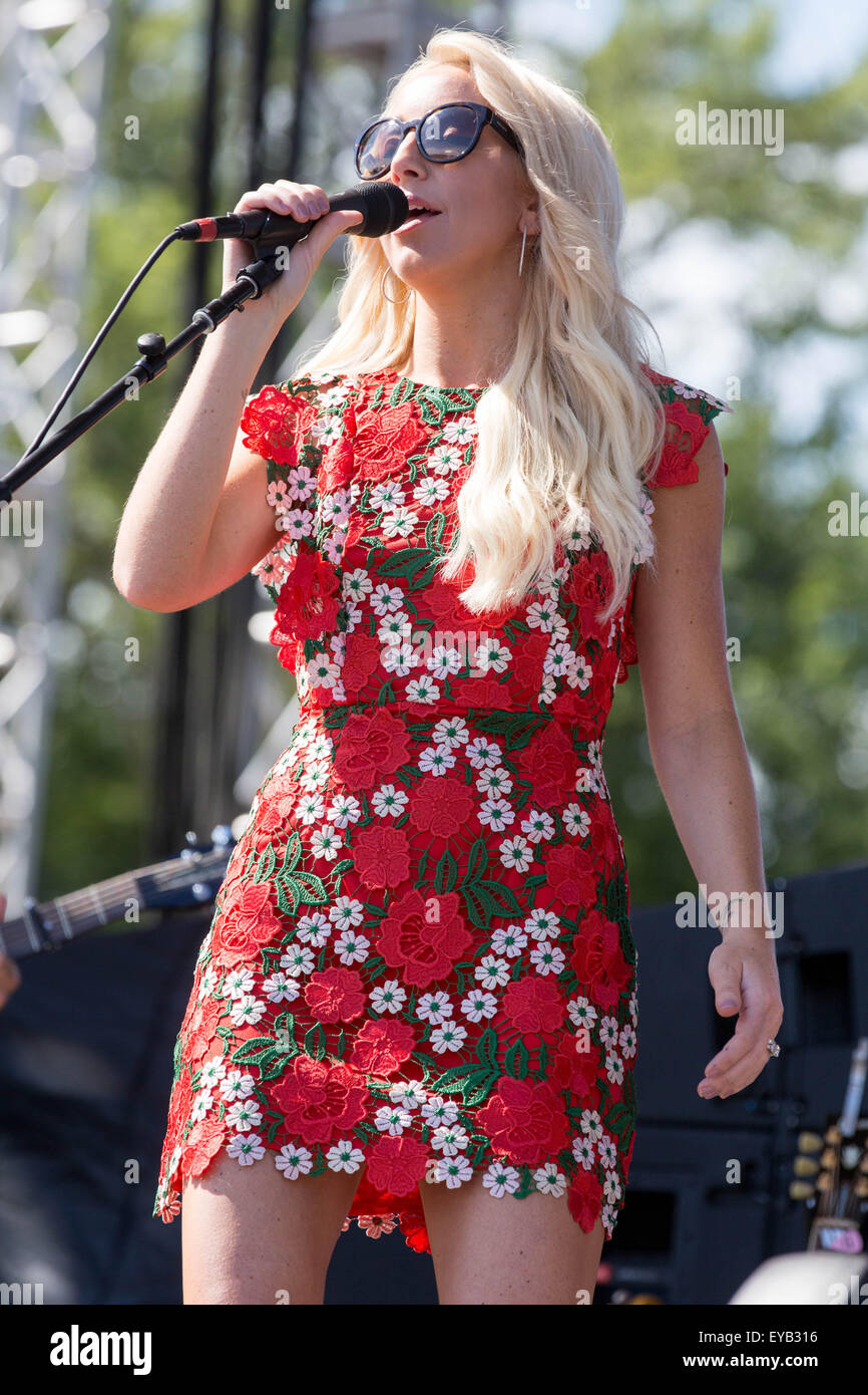 Eau Claire, Wisconsin, USA. 25th July, 2015. Country musician ASHLEY ...