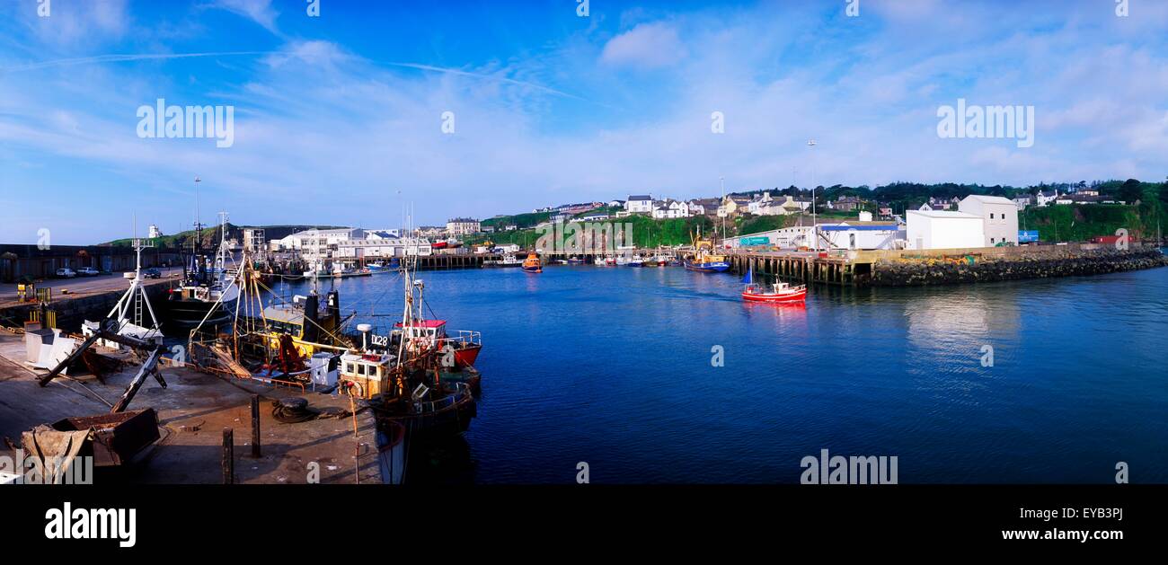 Commercial fishing vessels large port hi-res stock photography and ...