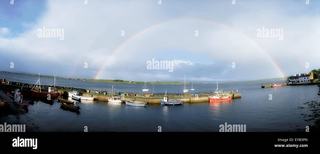 Roundstone pier hi-res stock photography and images - Alamy