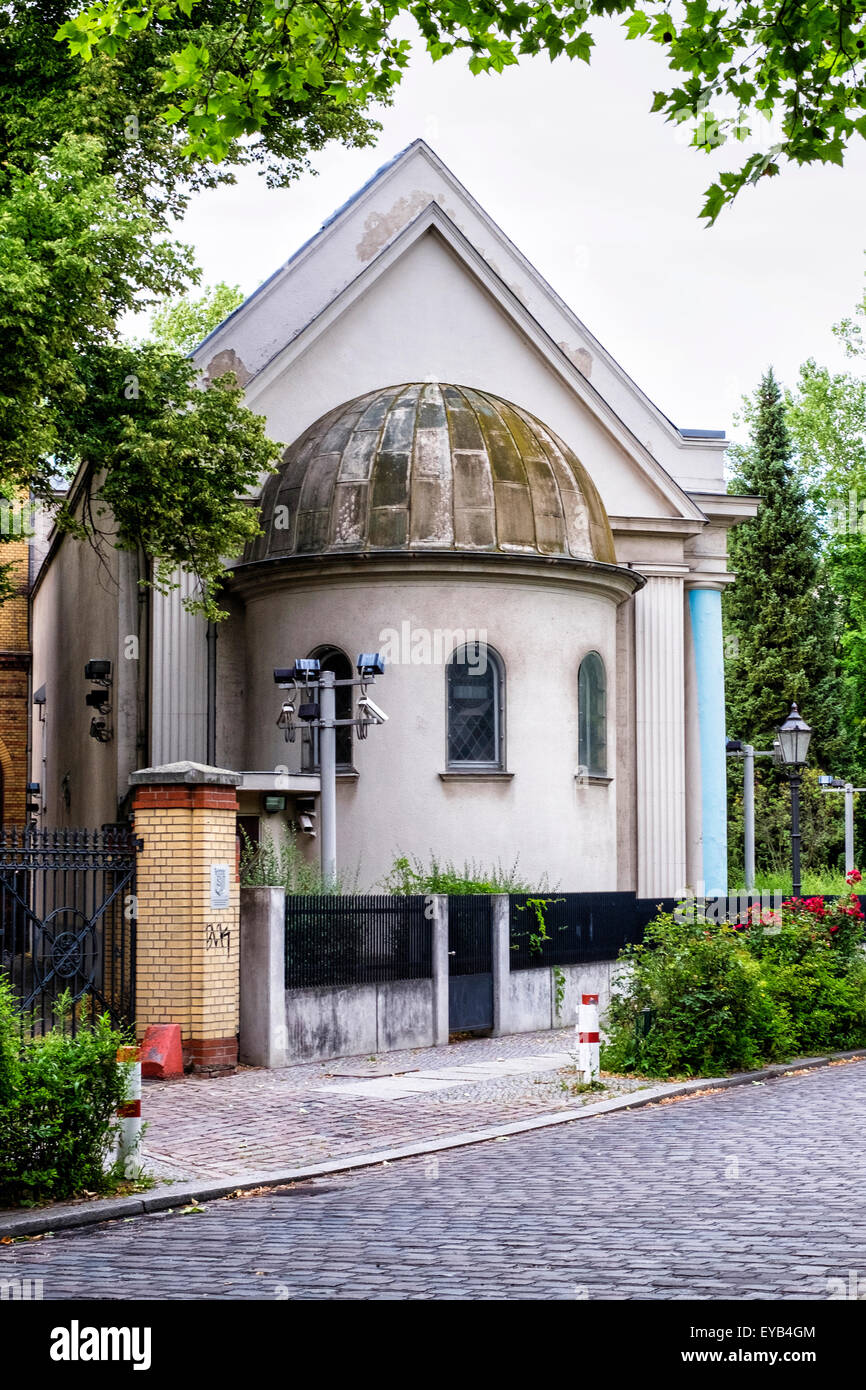 Synagogue exterior hi-res stock photography and images - Alamy