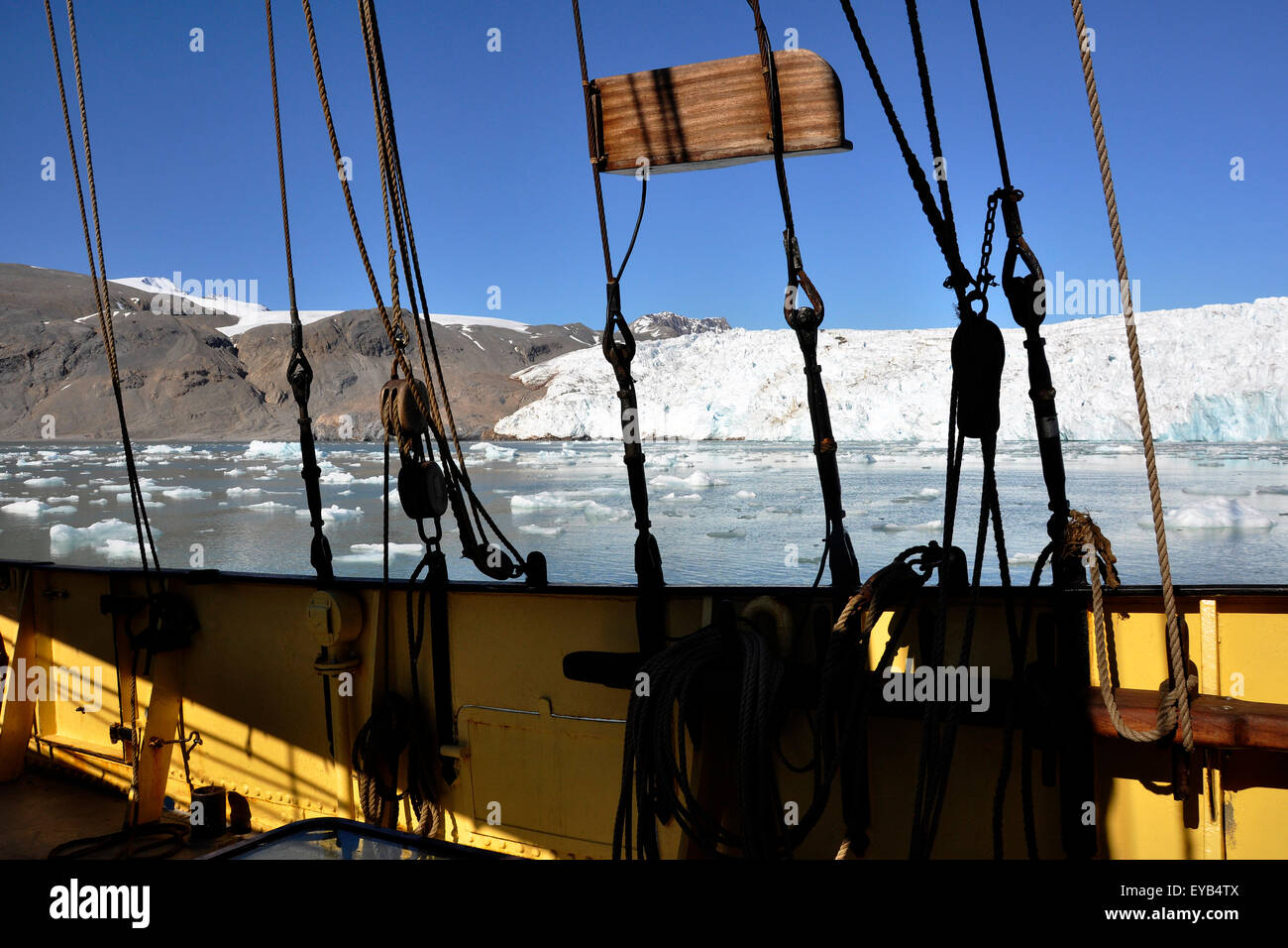Norway, Svalbard islands, Spitsbergen island, icebergs and glacier ...