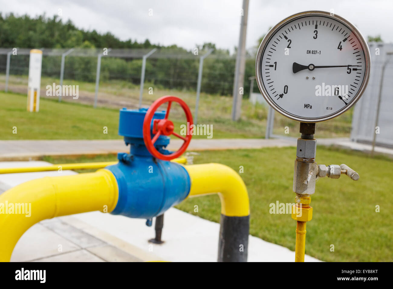 Oil and gas processing plant with pipe line valves hi-res stock ...