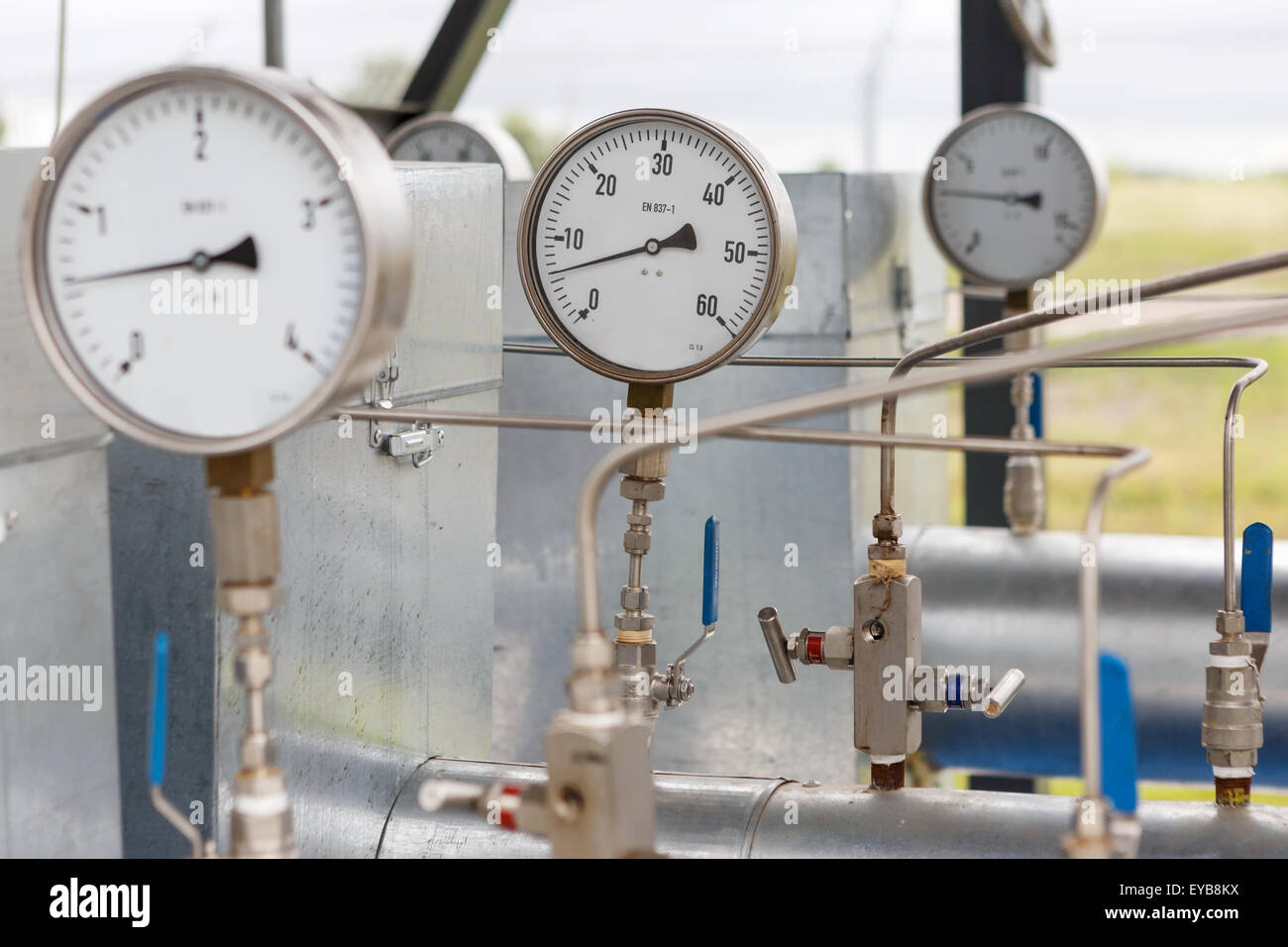 Liquid natural gas gauge hi-res stock photography and images - Alamy