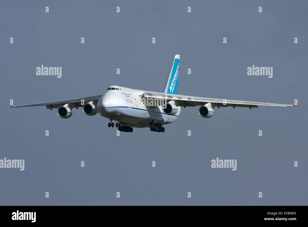 Antonov An-124 on final approach for runway 31 Stock Photo - Alamy