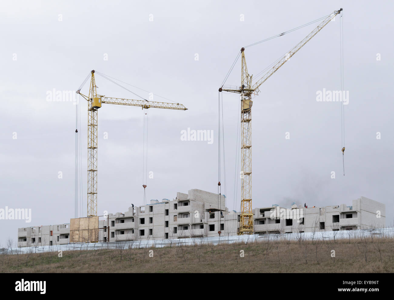 Construction of high rise building hi-res stock photography and images ...