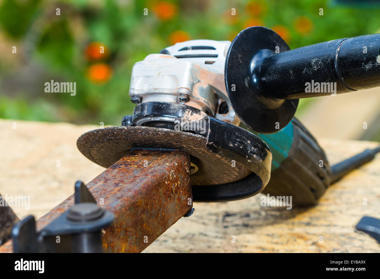 cleaning edge of square pipe by grinding machine with abrasive disk ...