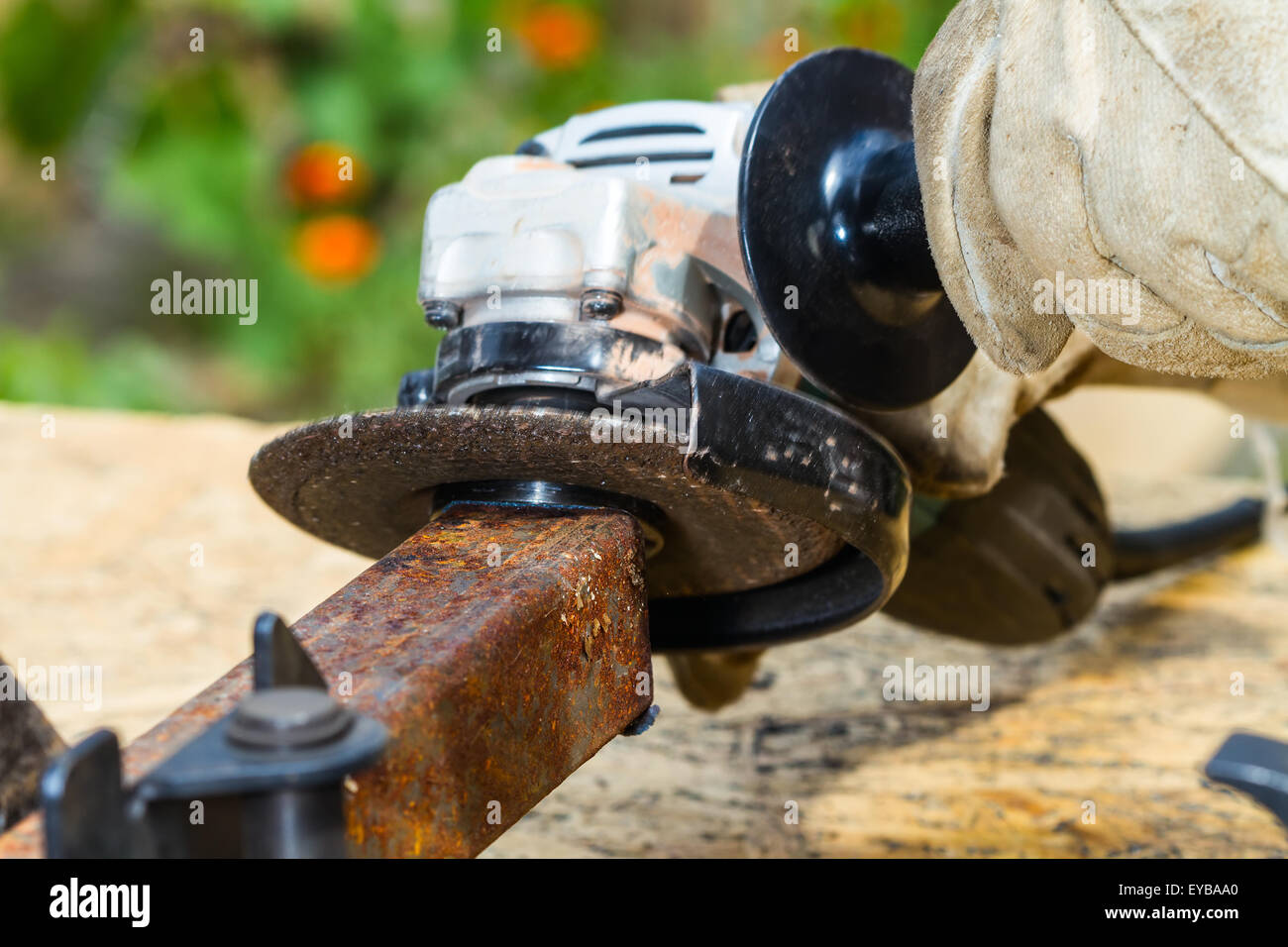 cleaning edge of square pipe by grinding machine with abrasive disk ...