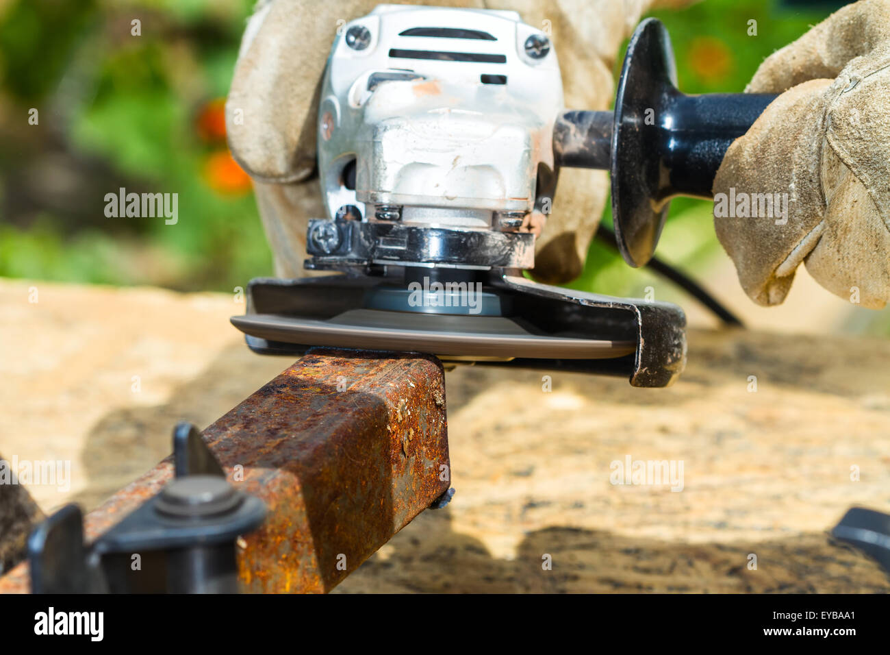 cleaning edge of square pipe by grinding machine with abrasive disk ...
