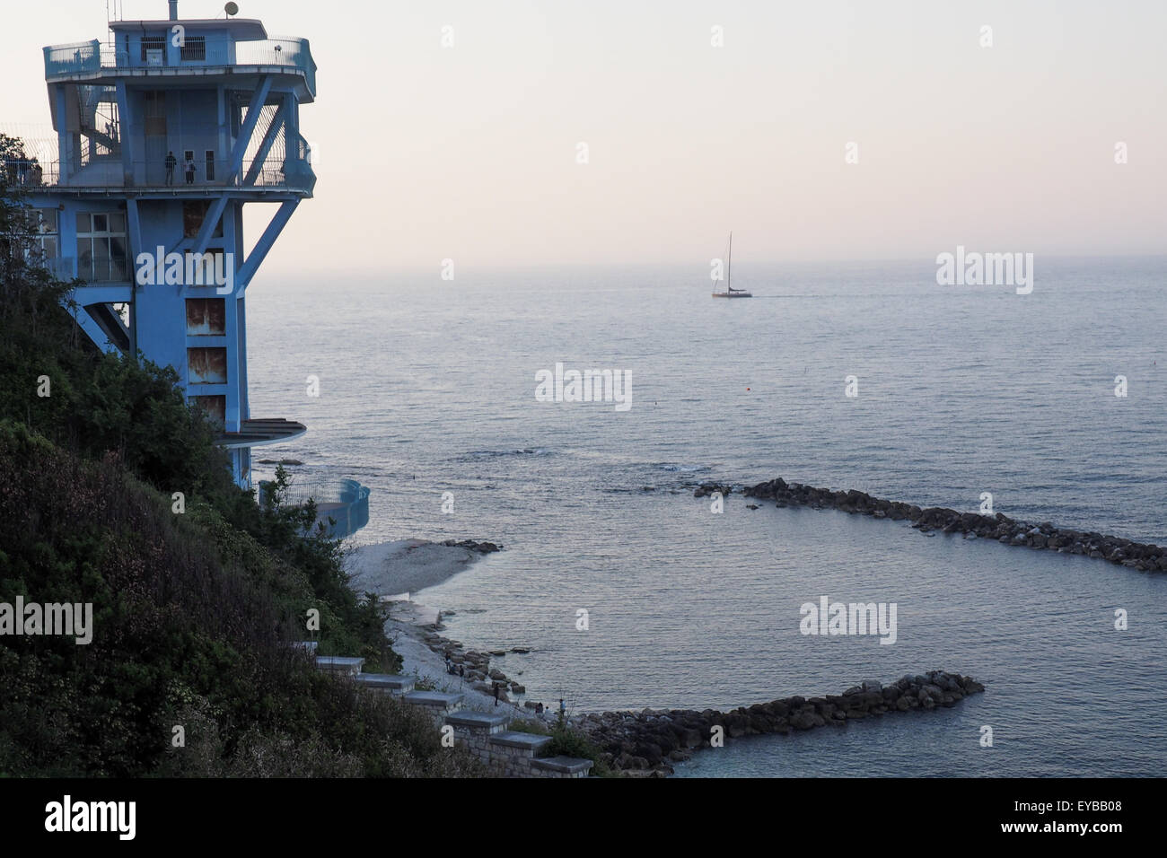 Flat viewing hi-res stock photography and images - Alamy