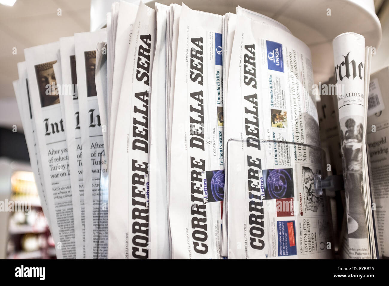 Foreign newspapers hi-res stock photography and images - Alamy