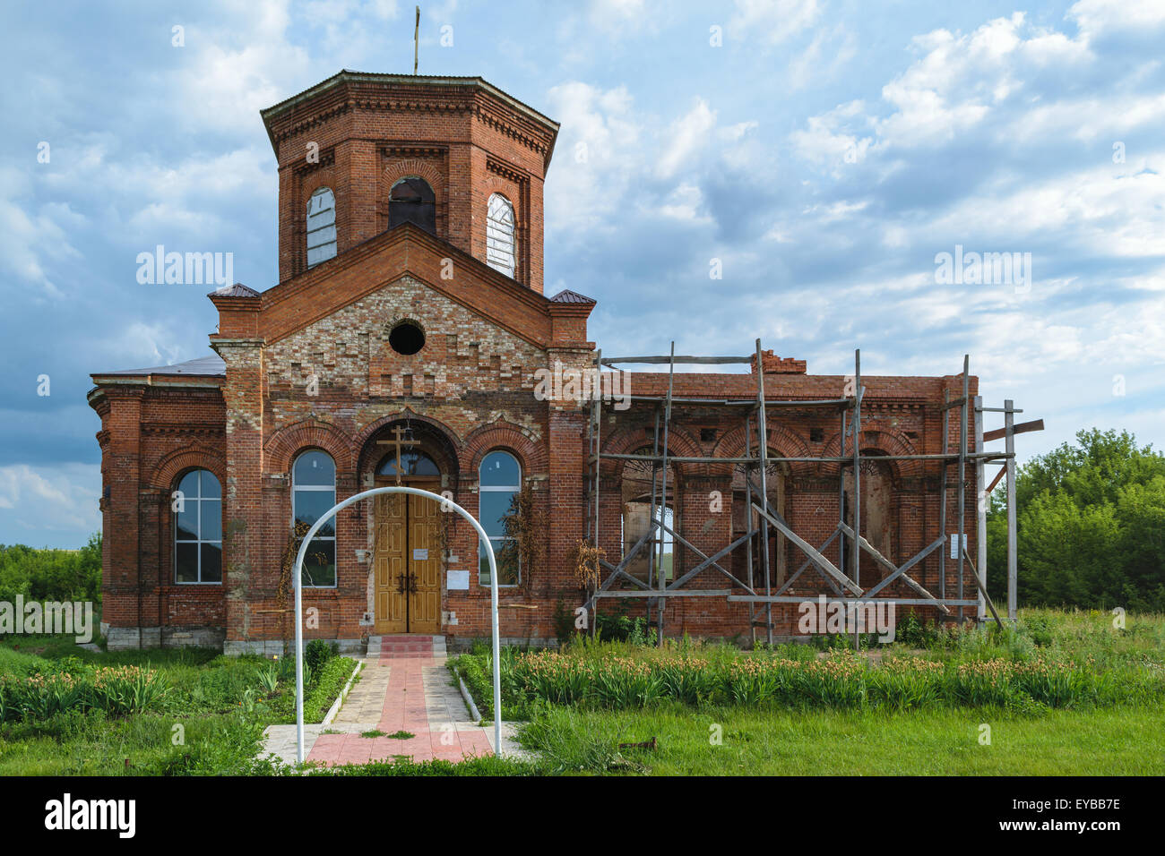 Red brick built church hi-res stock photography and images - Alamy