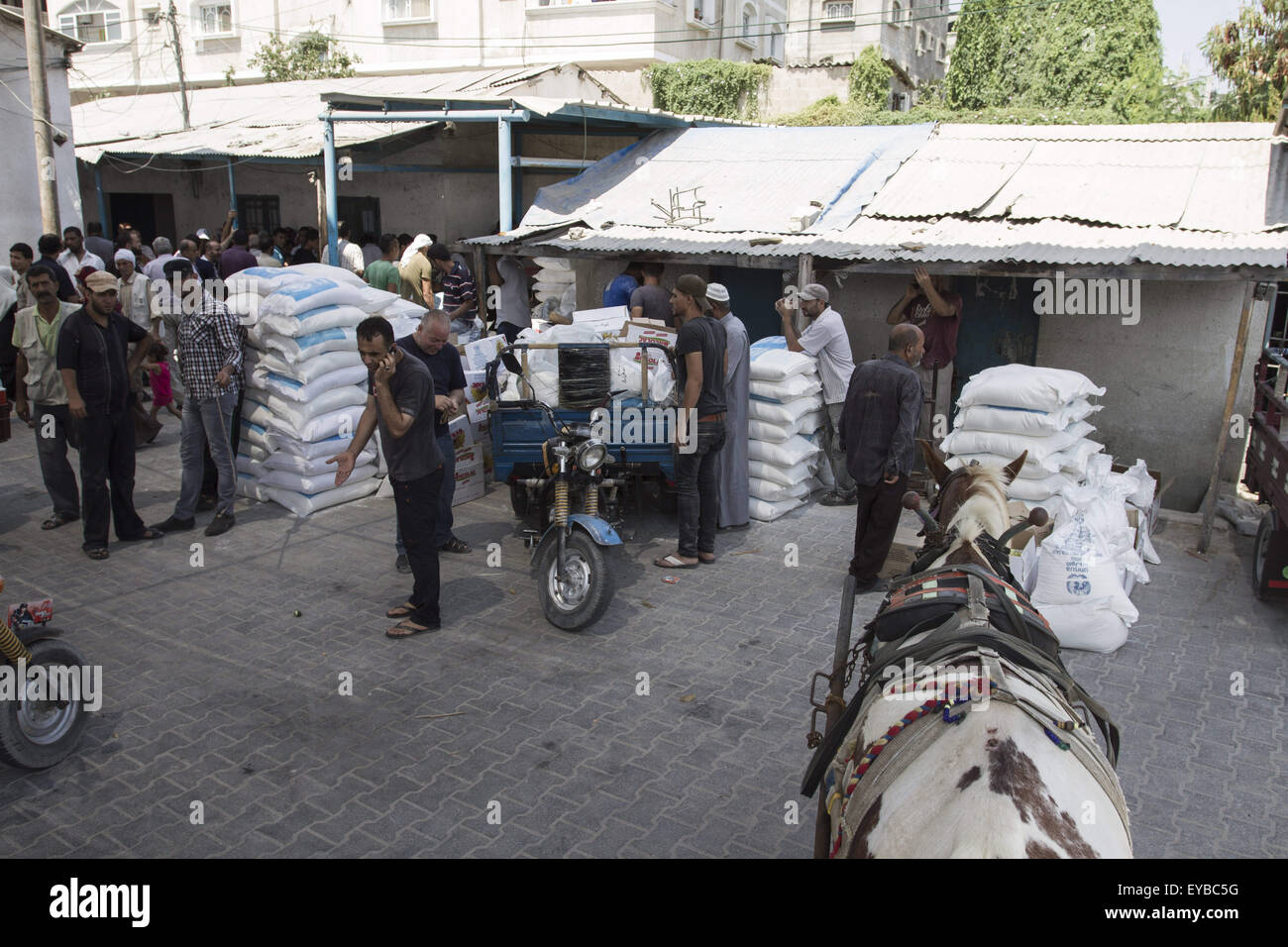 Jabalia, The Gaza Strip, Palestine. 26th July, 2015. Palestinians ...