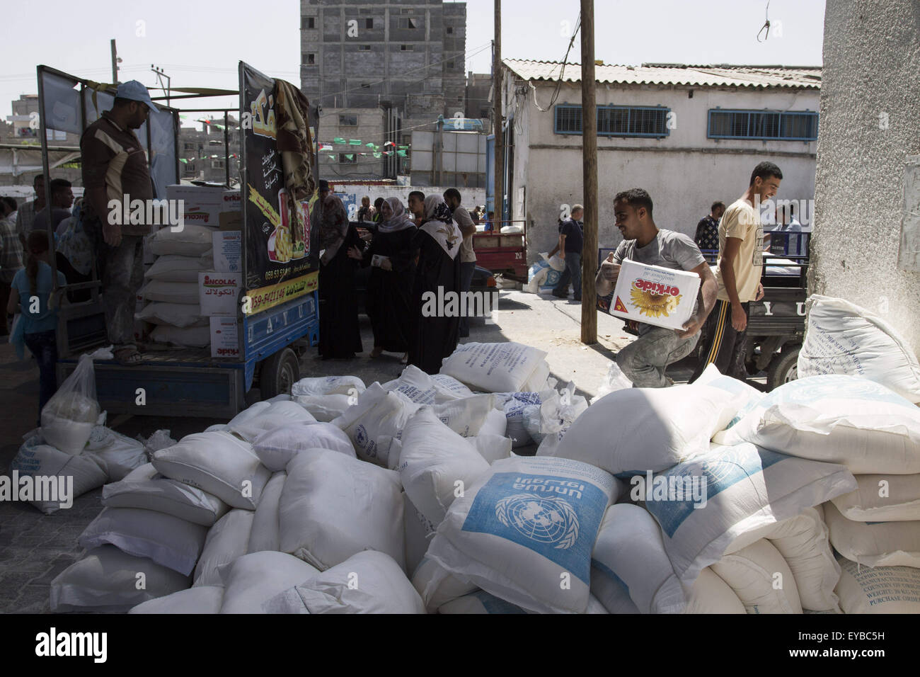 Jabalia, The Gaza Strip, Palestine. 26th July, 2015. Palestinians ...