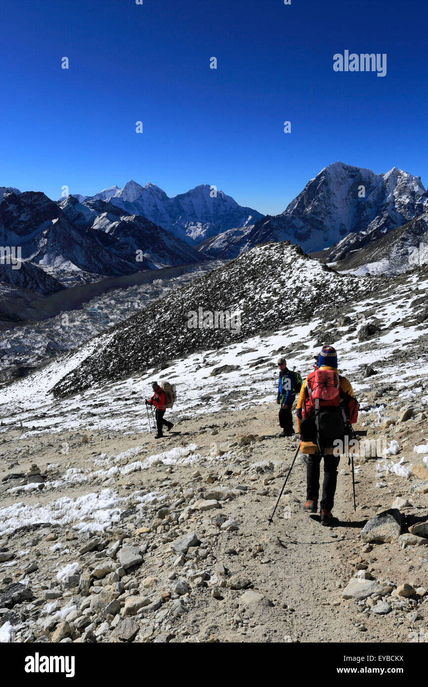 Group of trekkers walking in snowy mountains hi-res stock photography ...