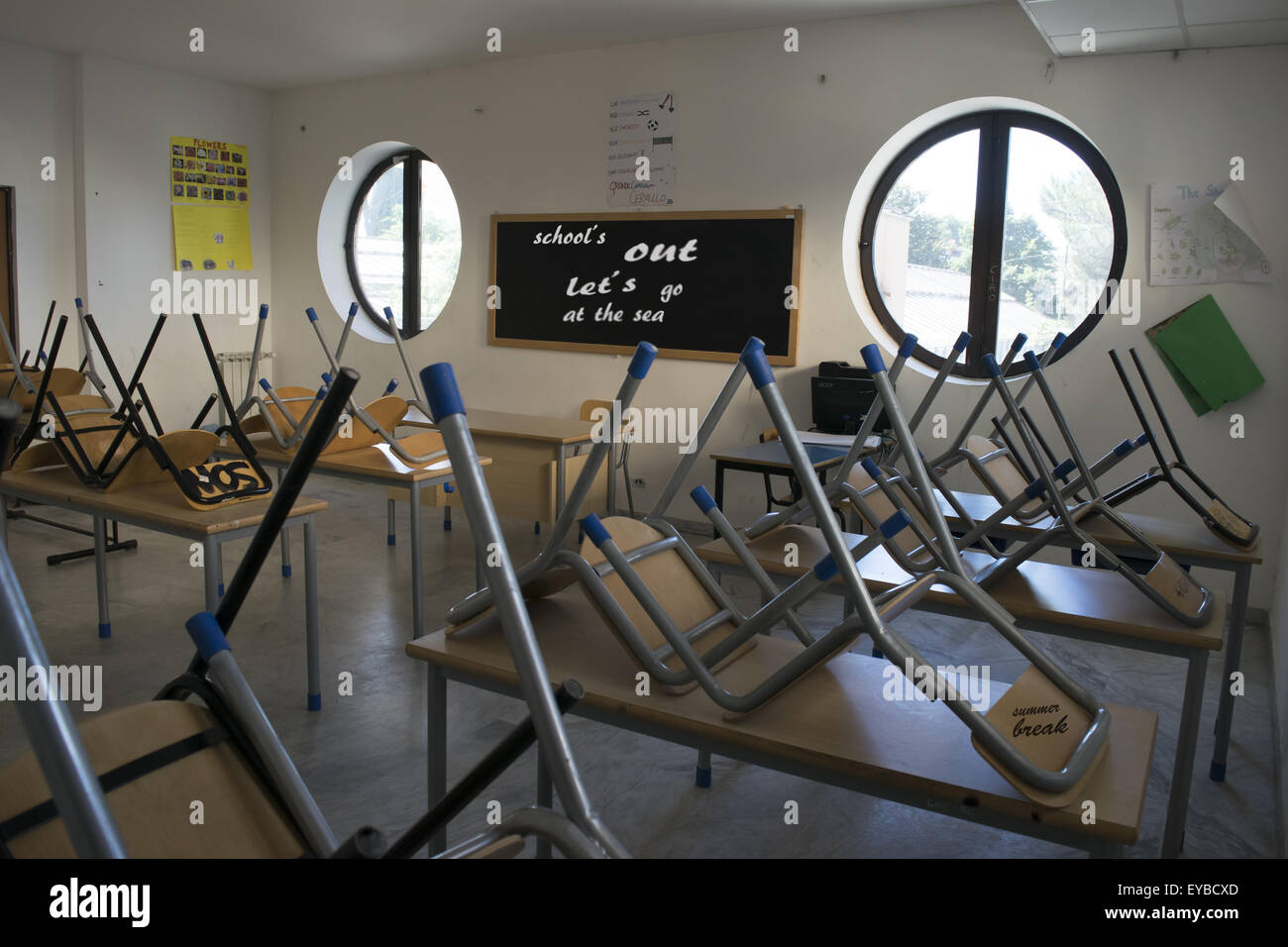 Paper text end school hi-res stock photography and images - Alamy