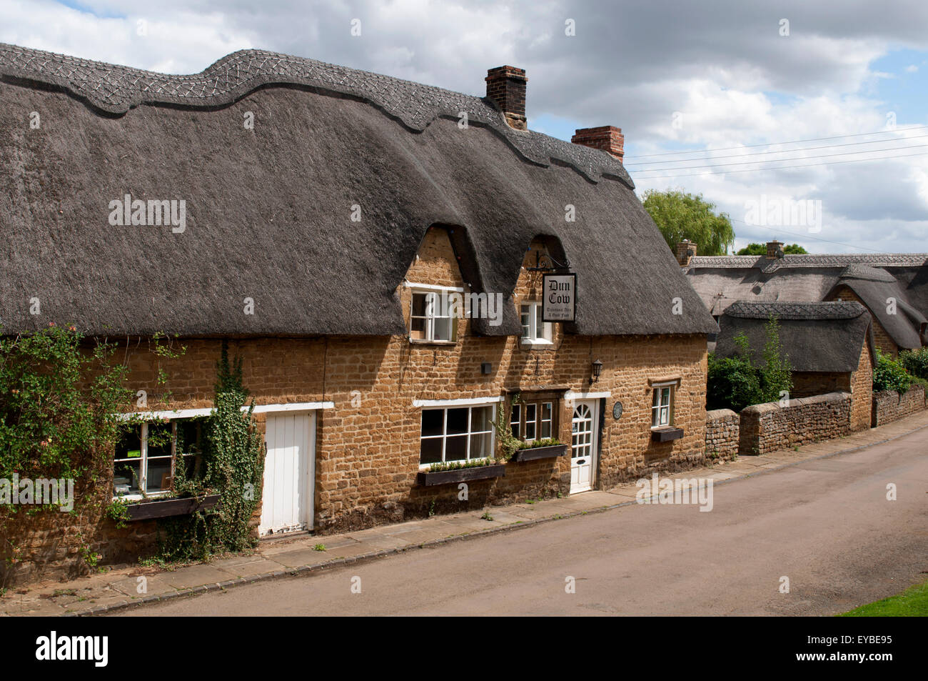 The dun cow inn hi-res stock photography and images - Alamy