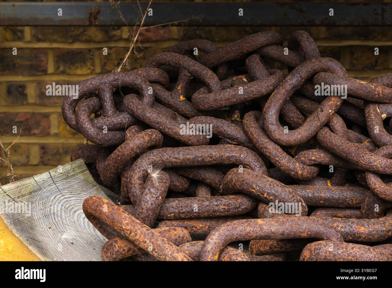 Mooring chains rusted hi-res stock photography and images - Alamy